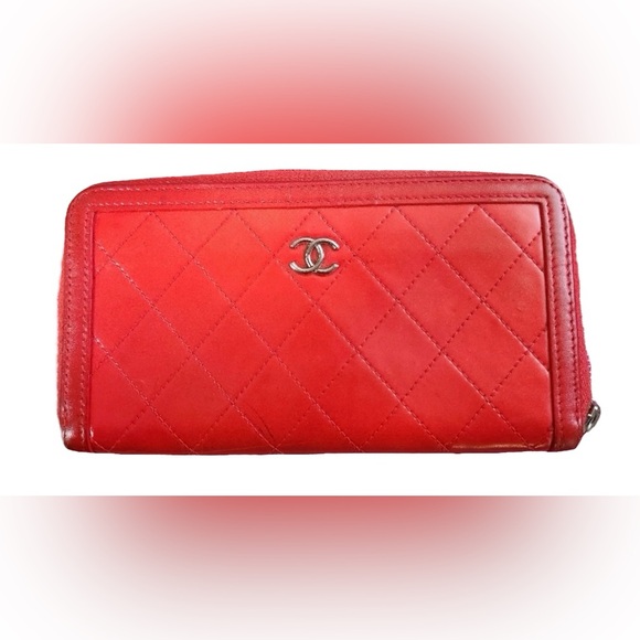 CHANEL | Bags | Chanel Interlocking Cc Leather Zippy Wallet | Poshmark